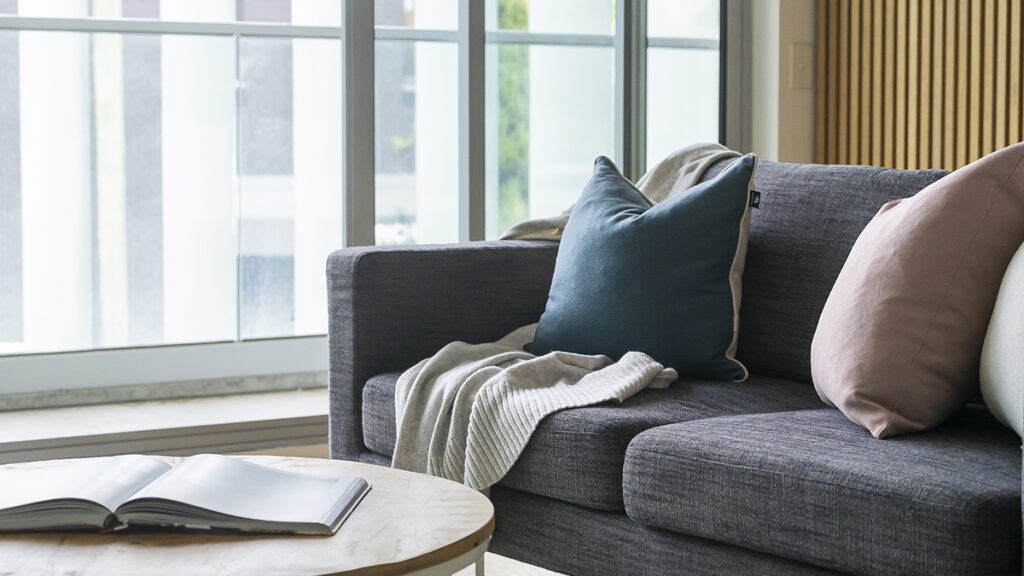 10 Ways To Know The Quality of Your Couch - Lion's Den Furniture ...
